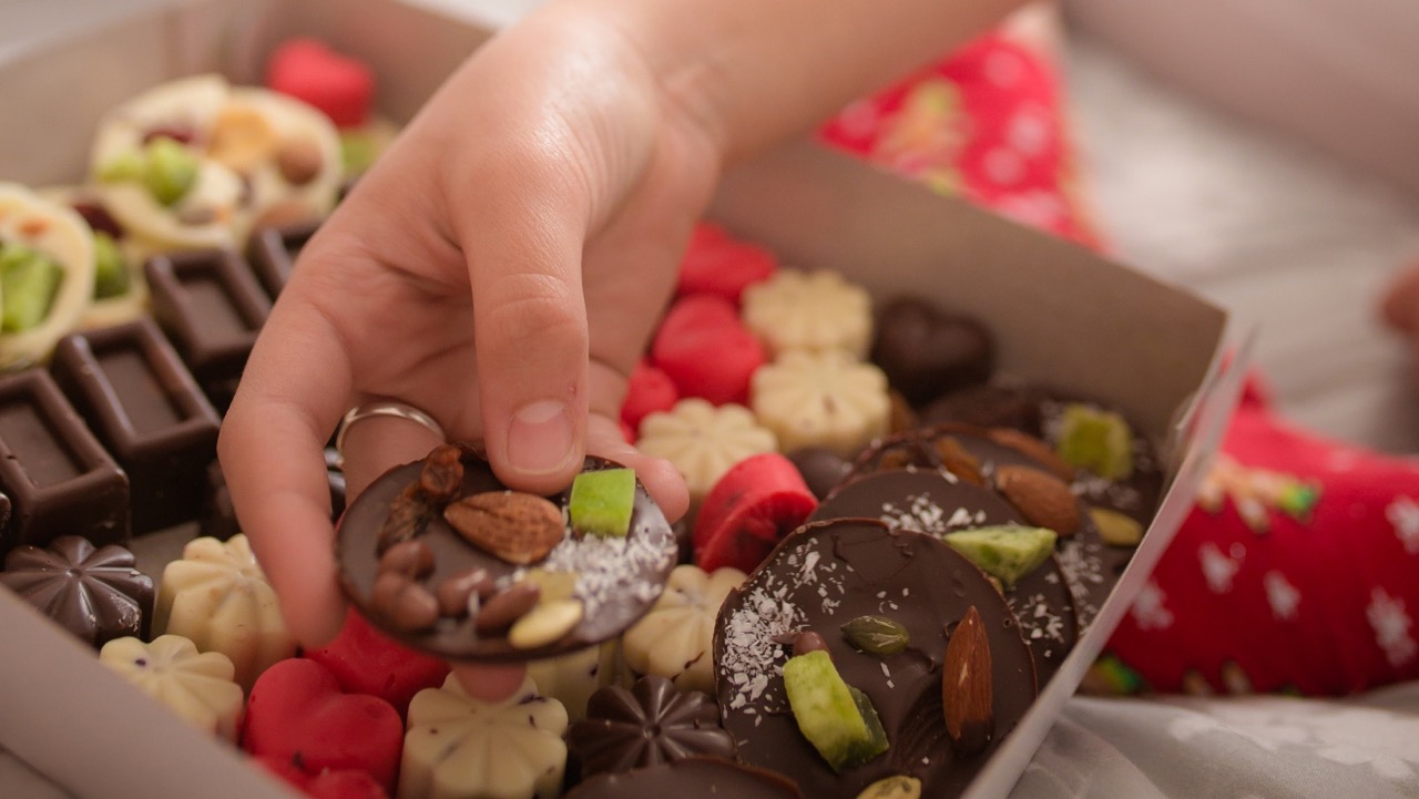 11 Tips for Surviving + Thriving During the Holidays - The Transform App